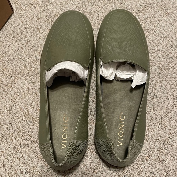 Vionic | Shoes | Vionic Green Womens Pearl Elora Flats | Poshmark